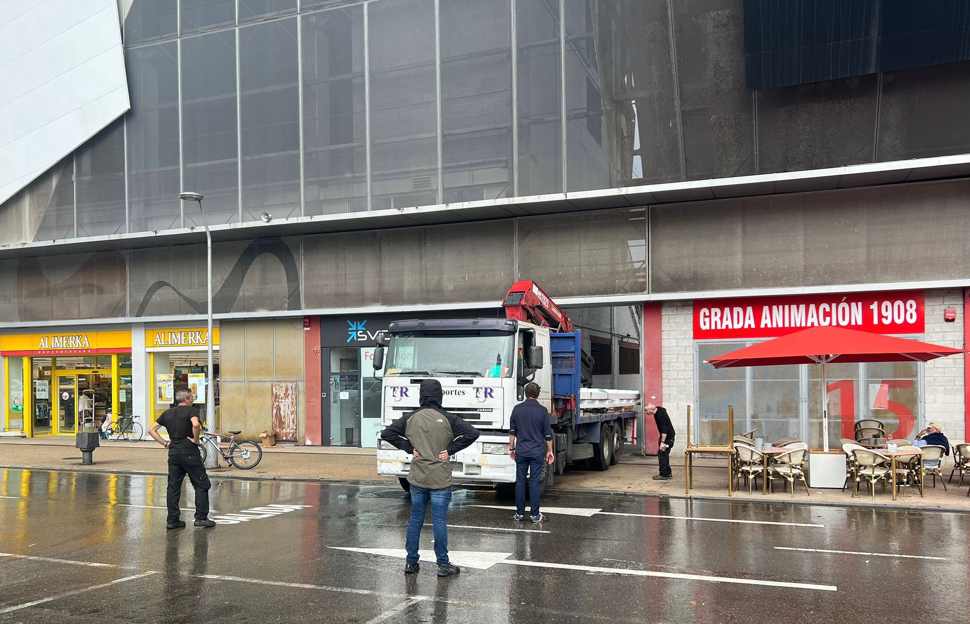 Comienza la instalación de los nuevos videomarcadores de El Molinón ...